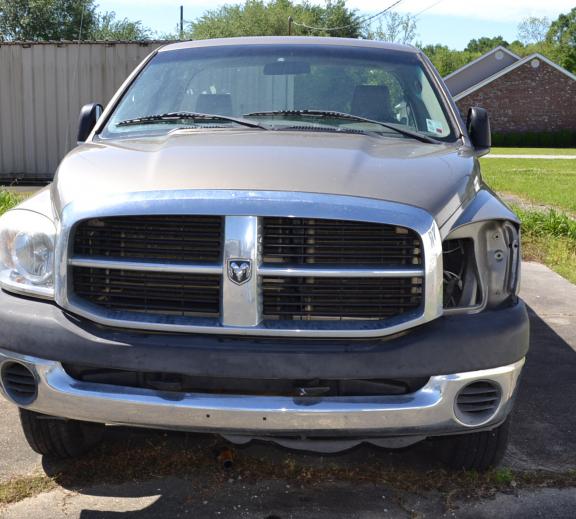 Gonzales, LA: 2007 Dodge Ram 5.7 Hemi Truck for Parts