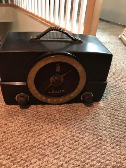 Vintage Bakelite Zenith AM/FM Tube Radio Model K725